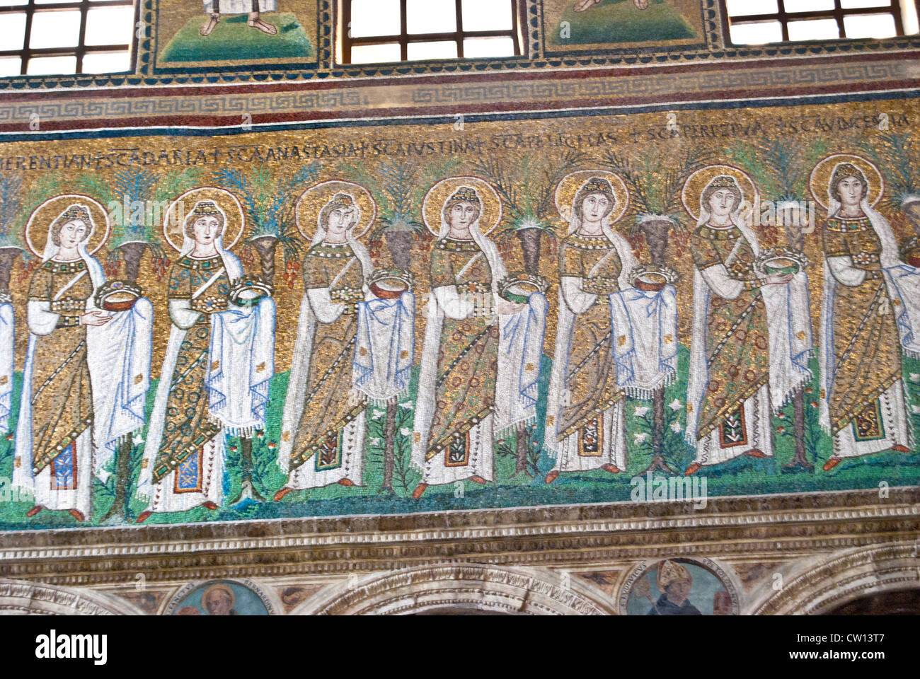 Prozession von jungfrauen -Fotos und -Bildmaterial in hoher Auflösung – Alamy