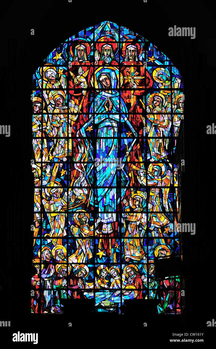 Stained glass window eglise st -Fotos und -Bildmaterial in hoher Auflösung – Alamy