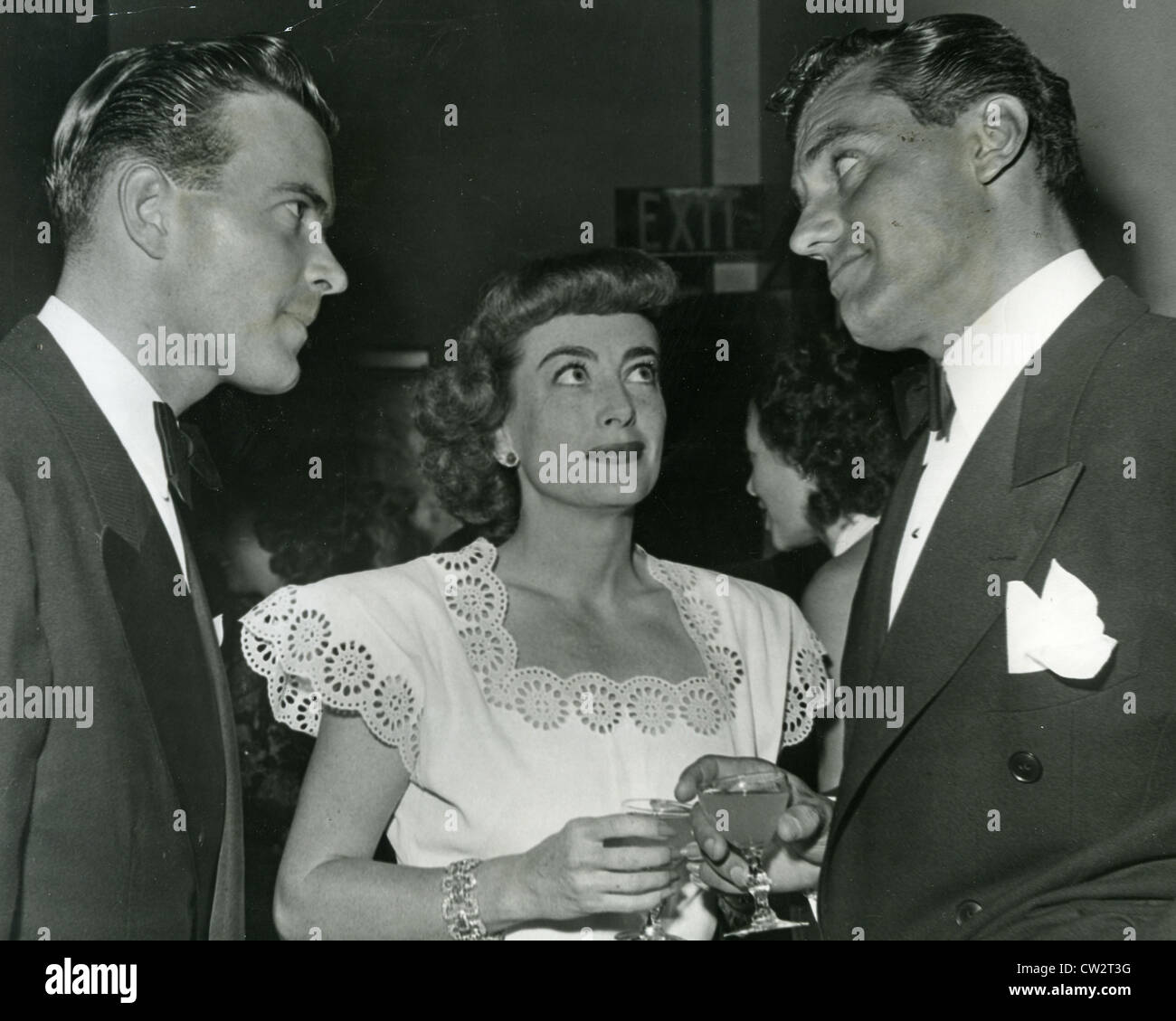 JOAN CRAWFORD mit Greg Bautzer (rechts) und Stewart Barthelmess Sohn ...