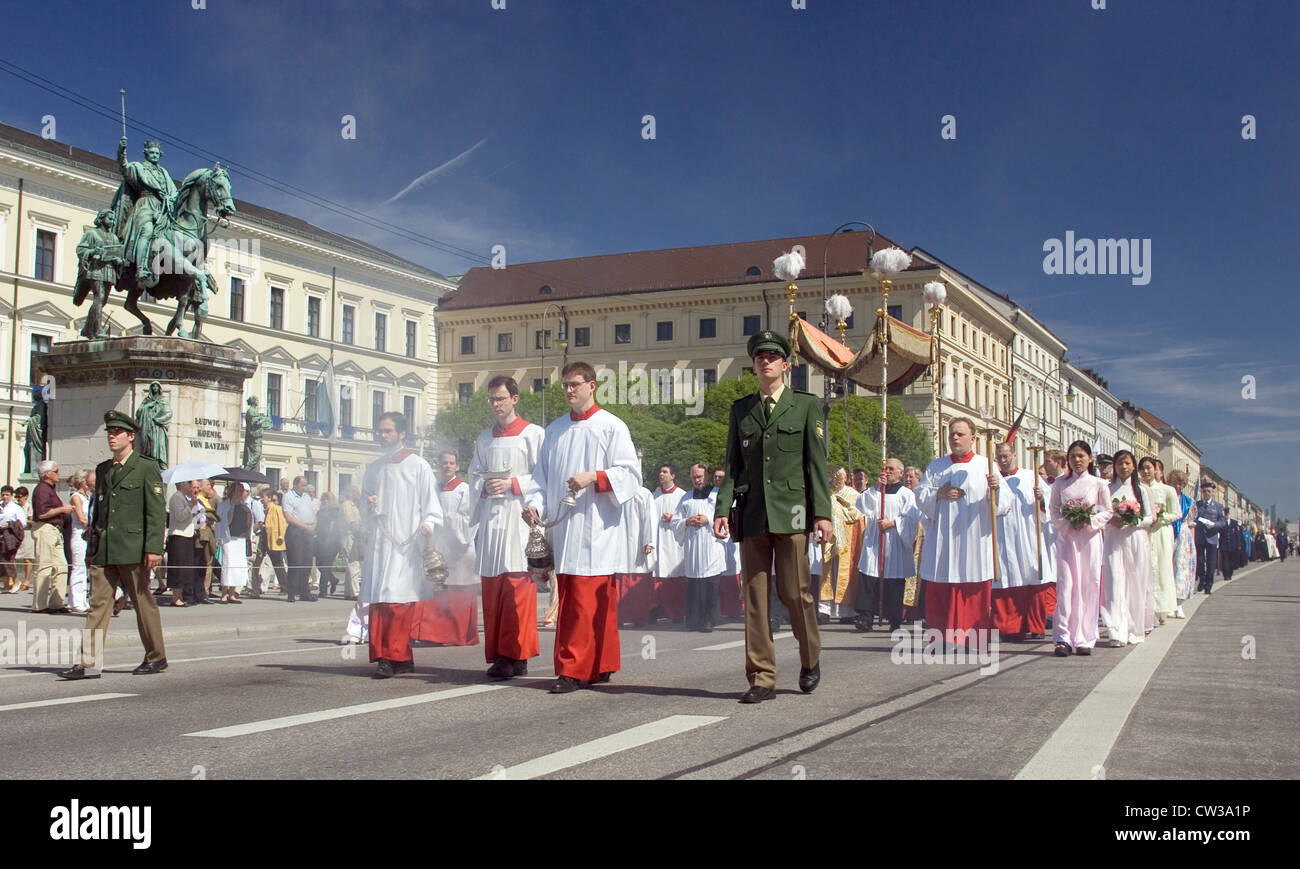 Prozession offiziere -Fotos und -Bildmaterial in hoher Auflösung – Alamy