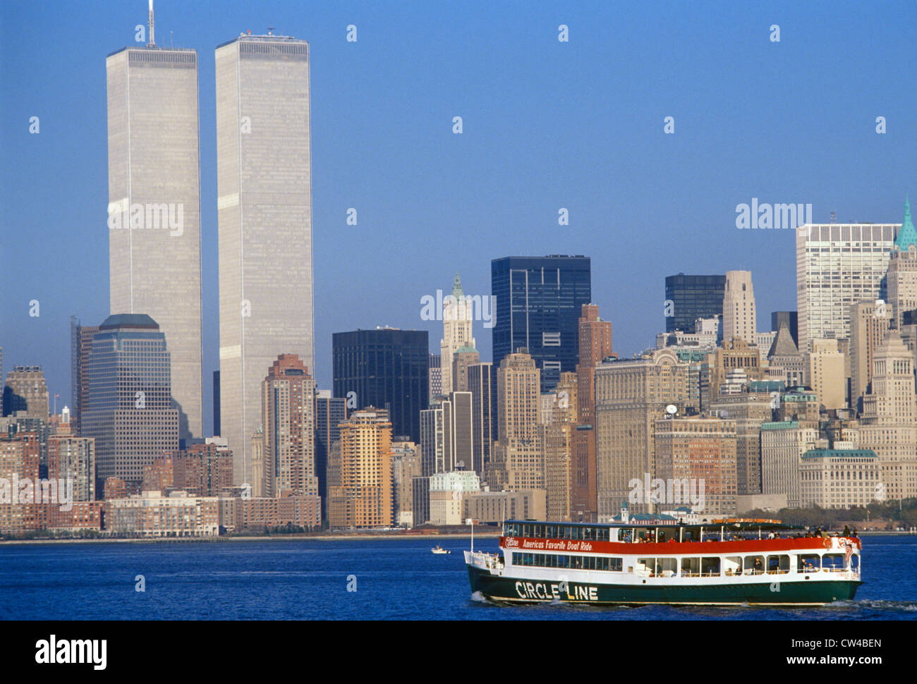 Circle Line Boot zu sehen, Statue of Liberty mit World Trade Center ...