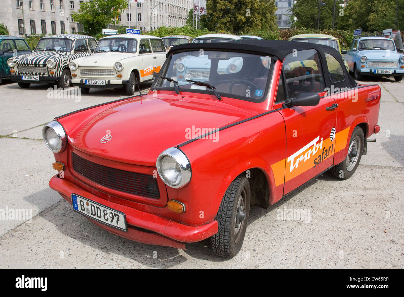 Red trabant berlin germany -Fotos und -Bildmaterial in hoher Auflösung ...