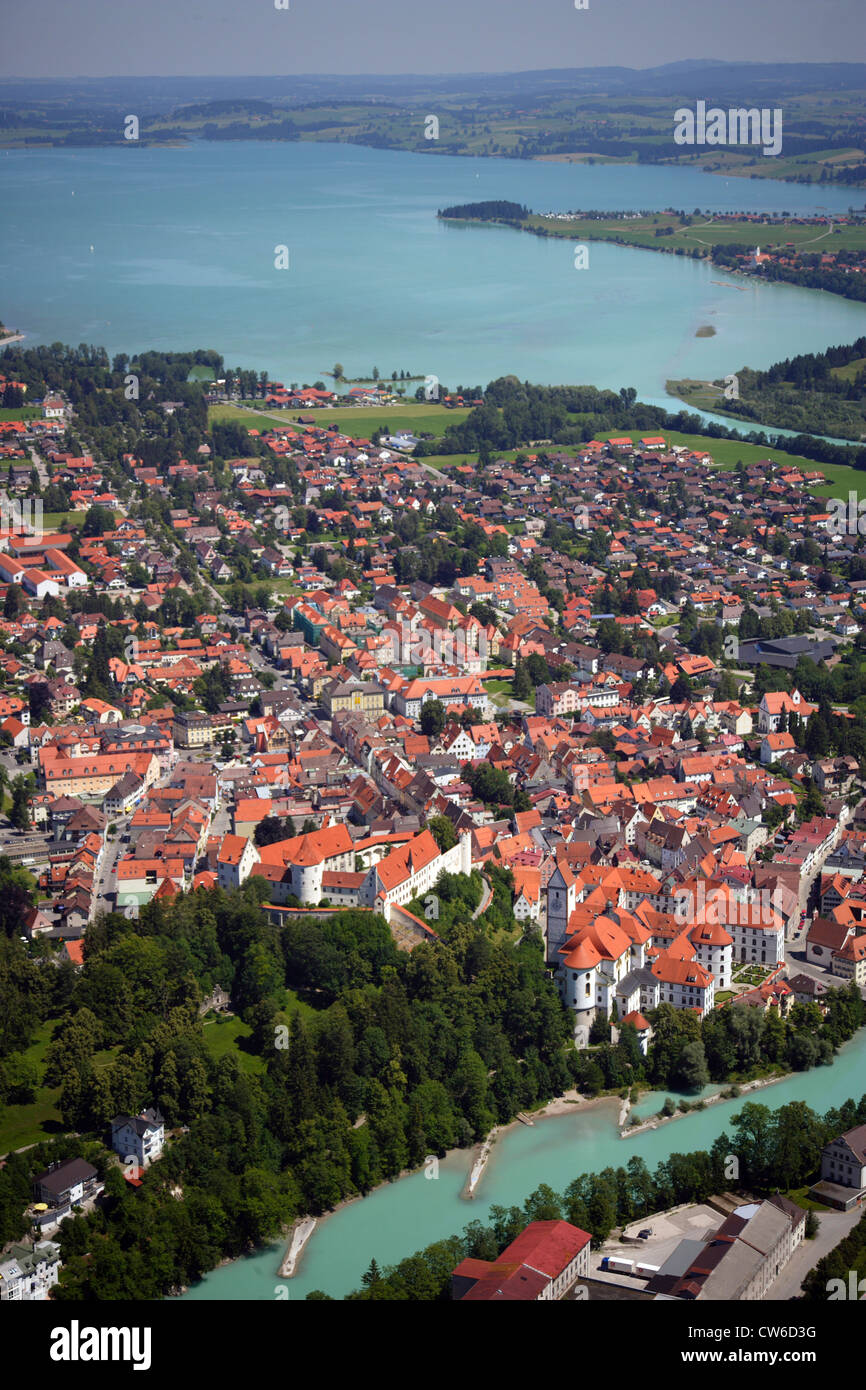 Blick auf Füssen mit Forggensee, Lechs und Od-Stadt mit Burg ...