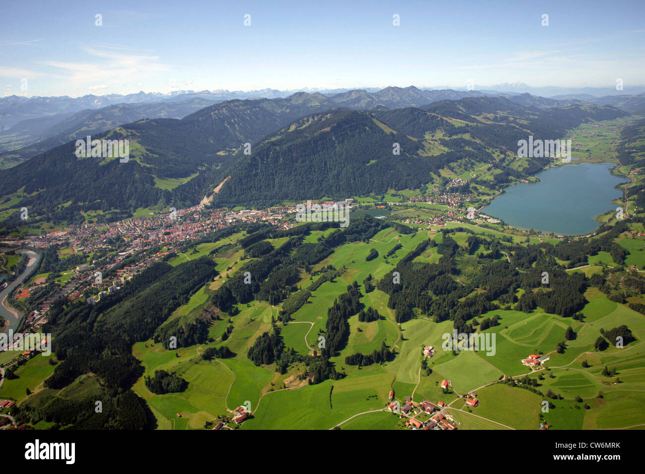 Blick auf die stadt mit alpsee -Fotos und -Bildmaterial in hoher ...
