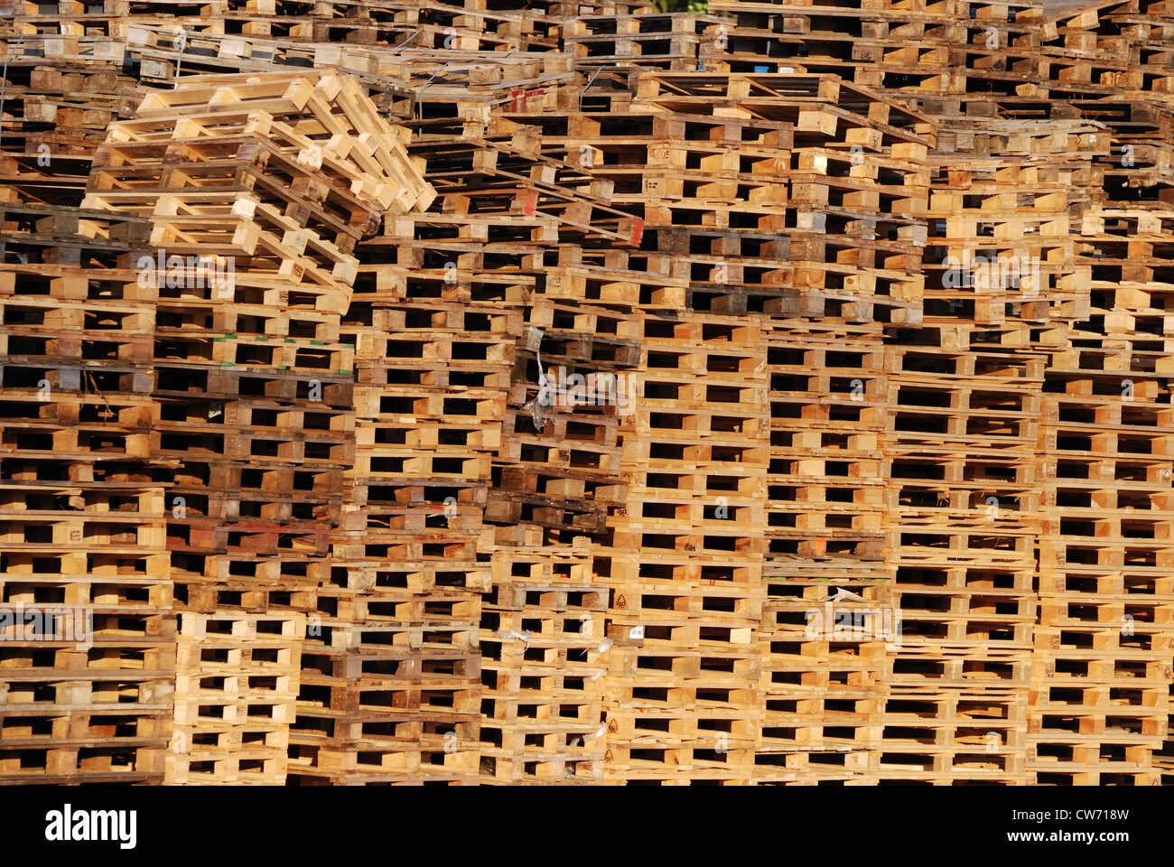 Großer stapel von paletten -Fotos und -Bildmaterial in hoher Auflösung ...
