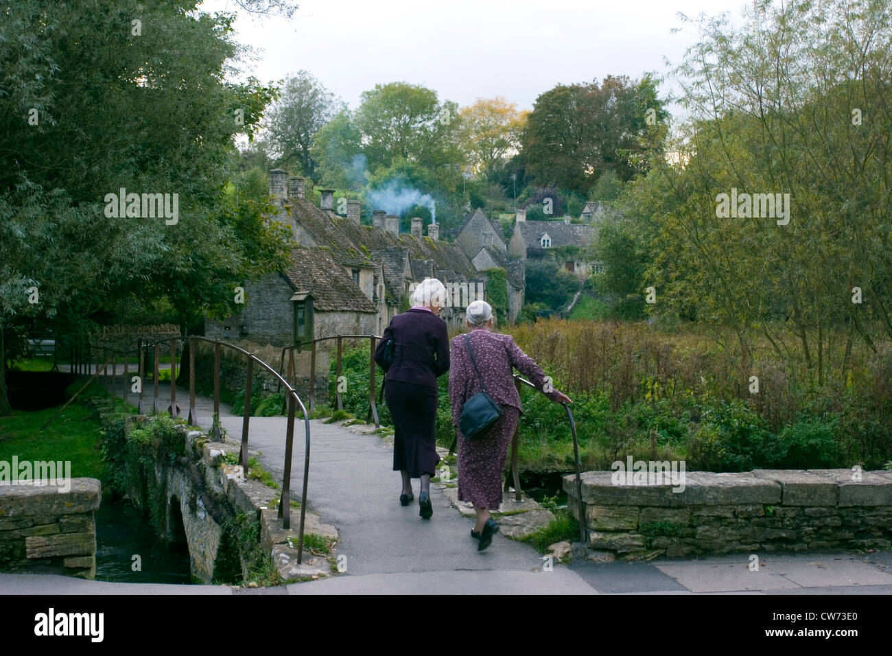 Alte damen -Fotos und -Bildmaterial in hoher Auflösung – Alamy