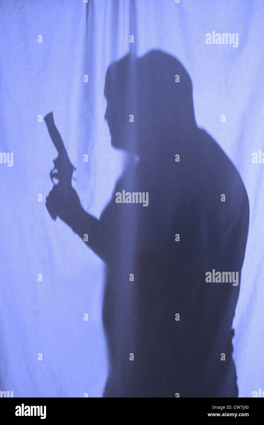 Man with weapon -Fotos und -Bildmaterial in hoher Auflösung – Alamy