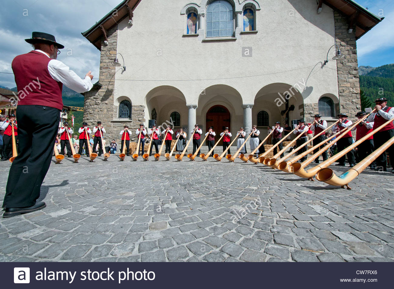 Alpine Horn Alpenhorn Alphorn Stockfotos & Alpine Horn Alpenhorn ...