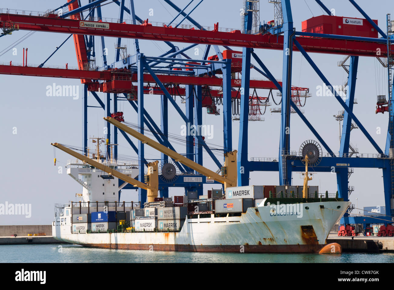 Schiffe laden fracht -Fotos und -Bildmaterial in hoher Auflösung – Alamy