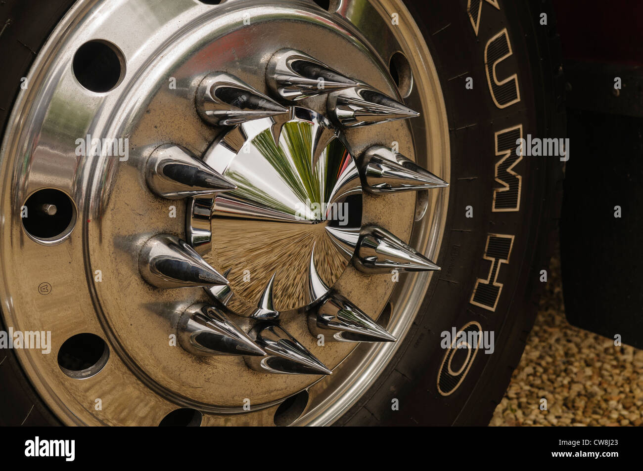 Tyre spikes -Fotos und -Bildmaterial in hoher Auflösung – Alamy