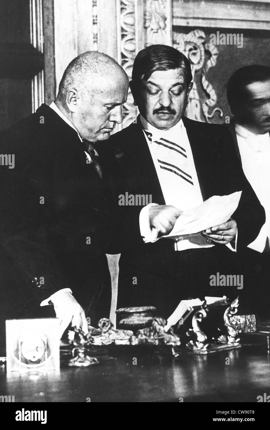 Pierre Laval und Benito Mussolini in Italien (1935 Stockfotografie - Alamy