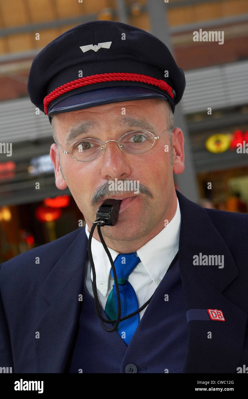 Railway uniform -Fotos und -Bildmaterial in hoher Auflösung – Alamy