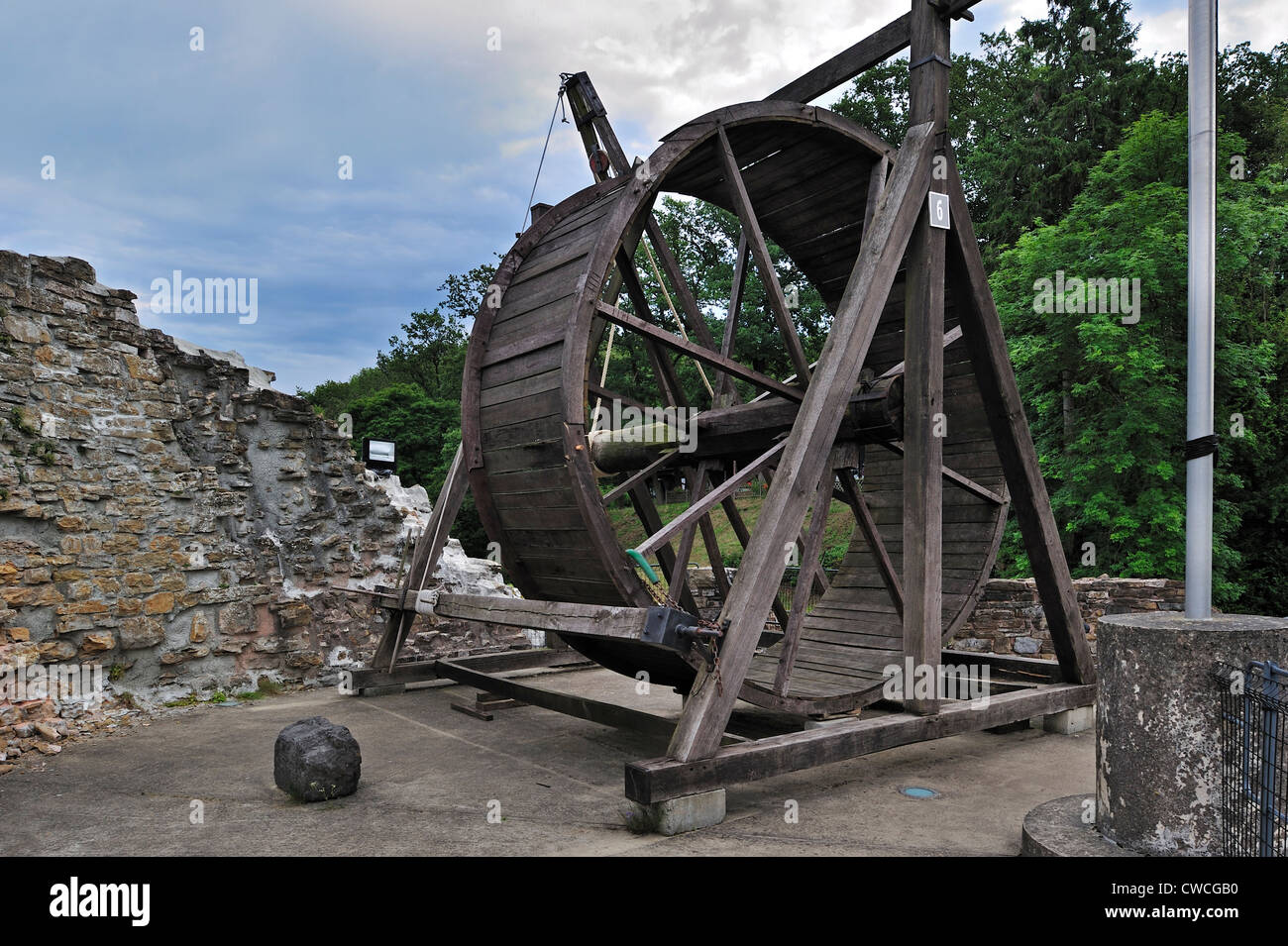 Treadwheel crane -Fotos und -Bildmaterial in hoher Auflösung – Alamy