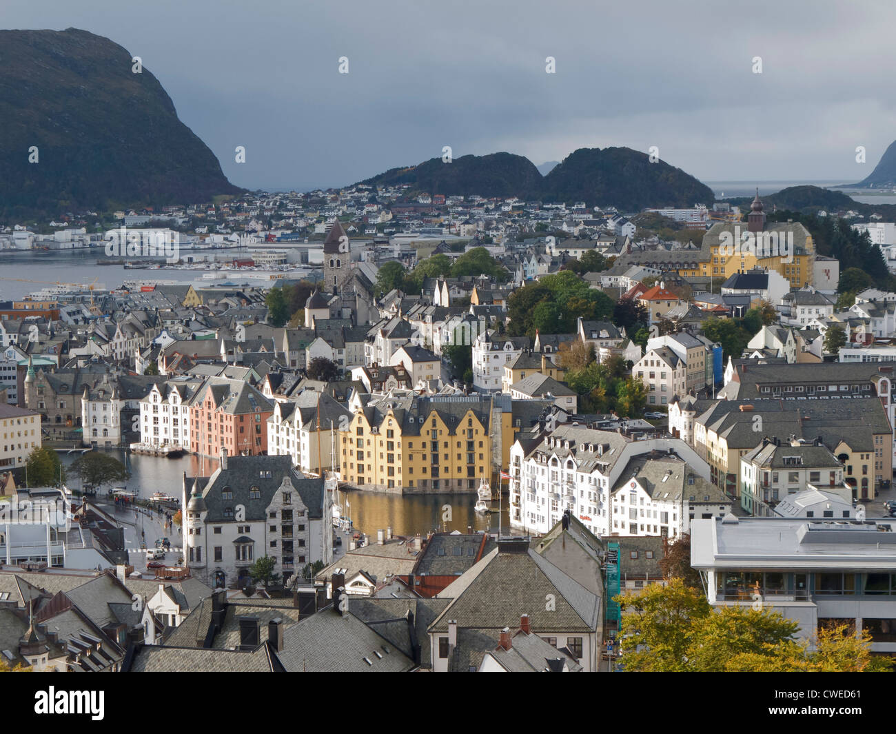 Hafenstadt alesund -Fotos und -Bildmaterial in hoher Auflösung – Alamy