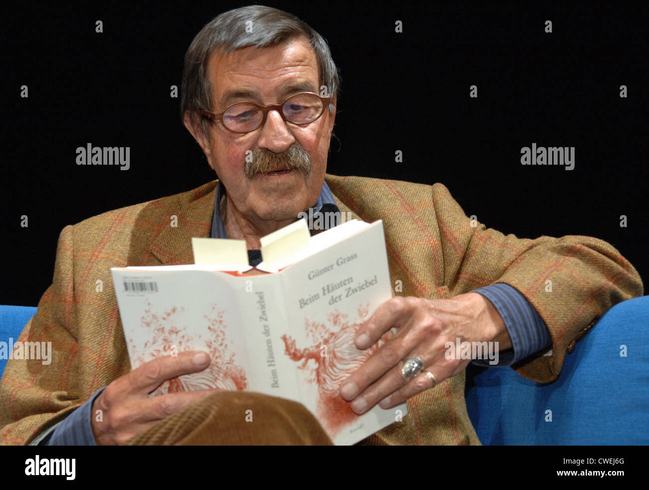 The writer guenter grass -Fotos und -Bildmaterial in hoher Auflösung ...