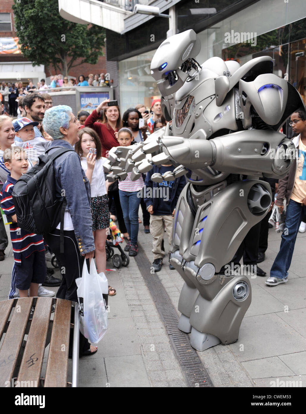 Titan der Roboter hat einen Gastauftritt zu feiern 10 Jahre von der N1 ...