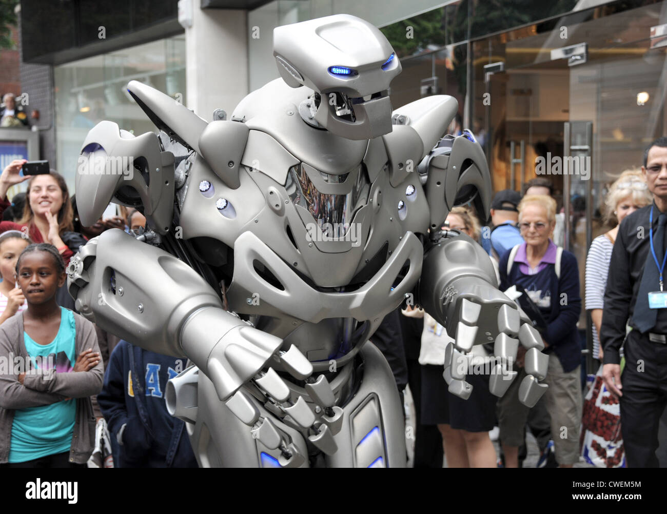 Titan der Roboter hat einen Gastauftritt zu feiern 10 Jahre von der N1 ...