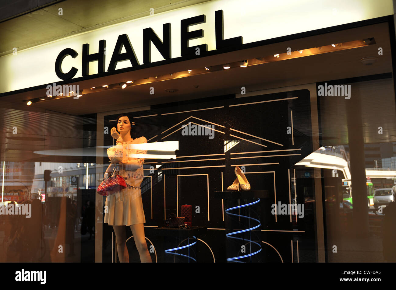 Chanel store ginza -Fotos und -Bildmaterial in hoher Auflösung – Alamy