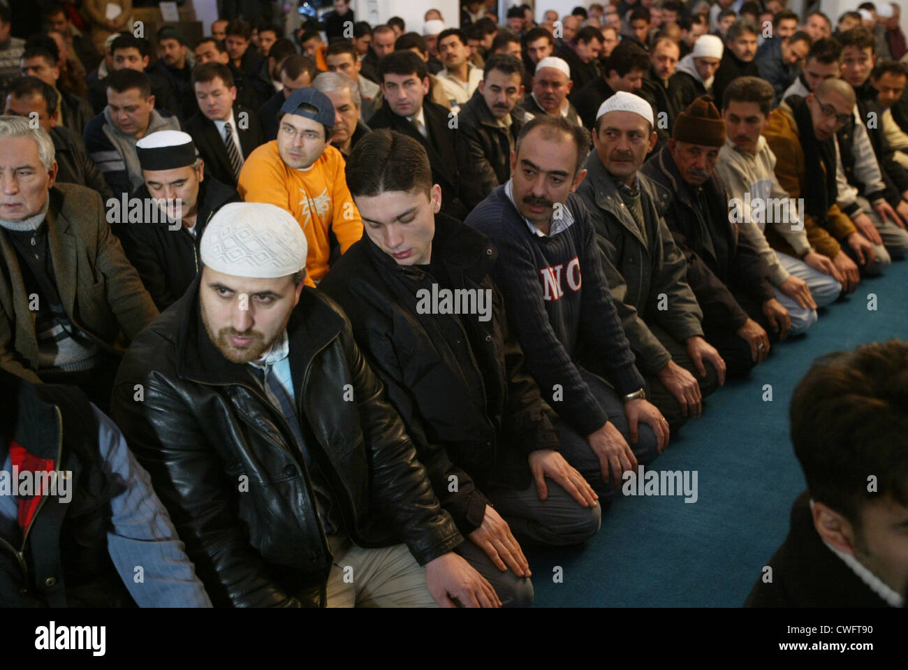 Muslime beten -Fotos und -Bildmaterial in hoher Auflösung – Alamy