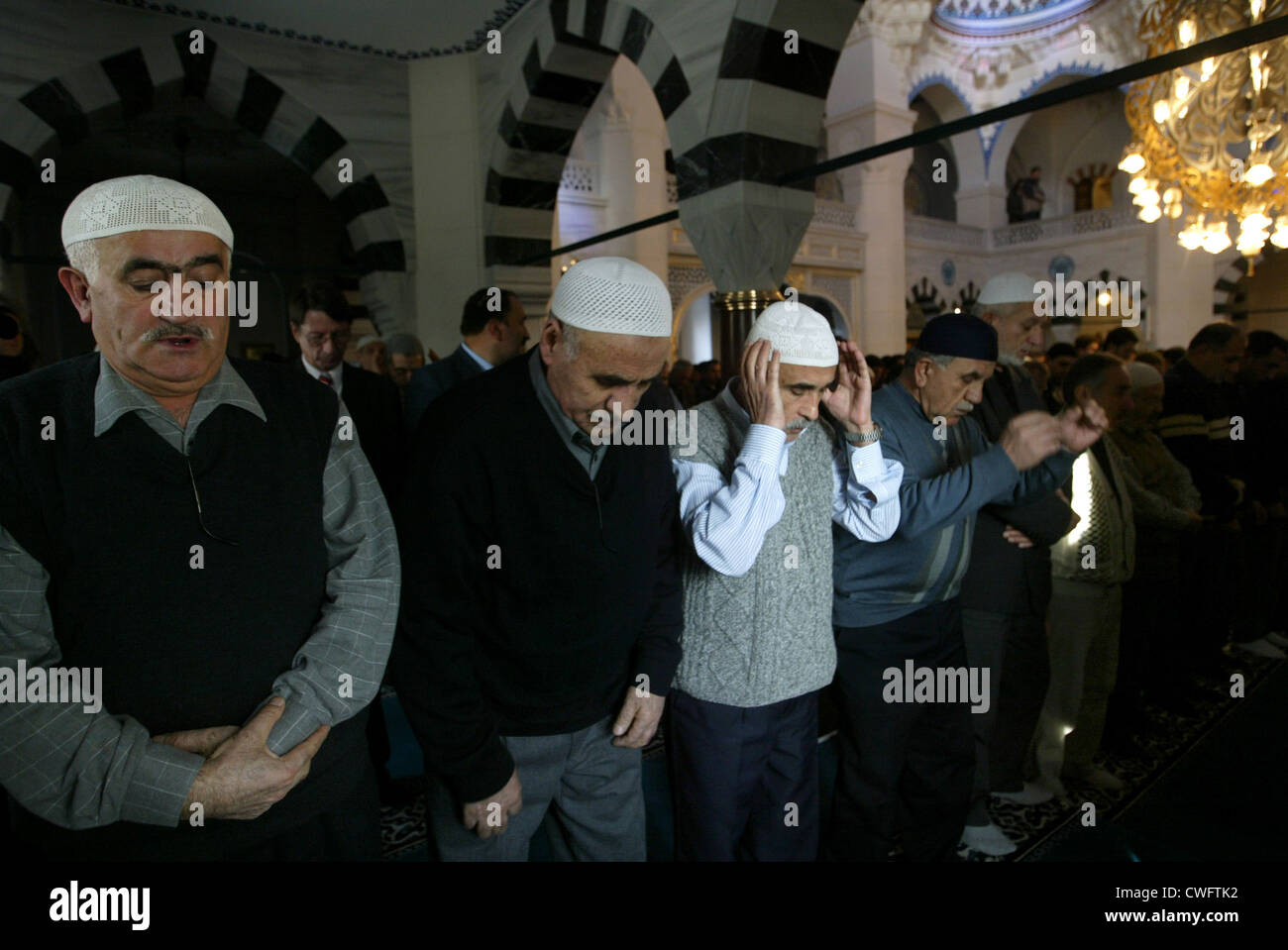 Muslime beten -Fotos und -Bildmaterial in hoher Auflösung – Alamy