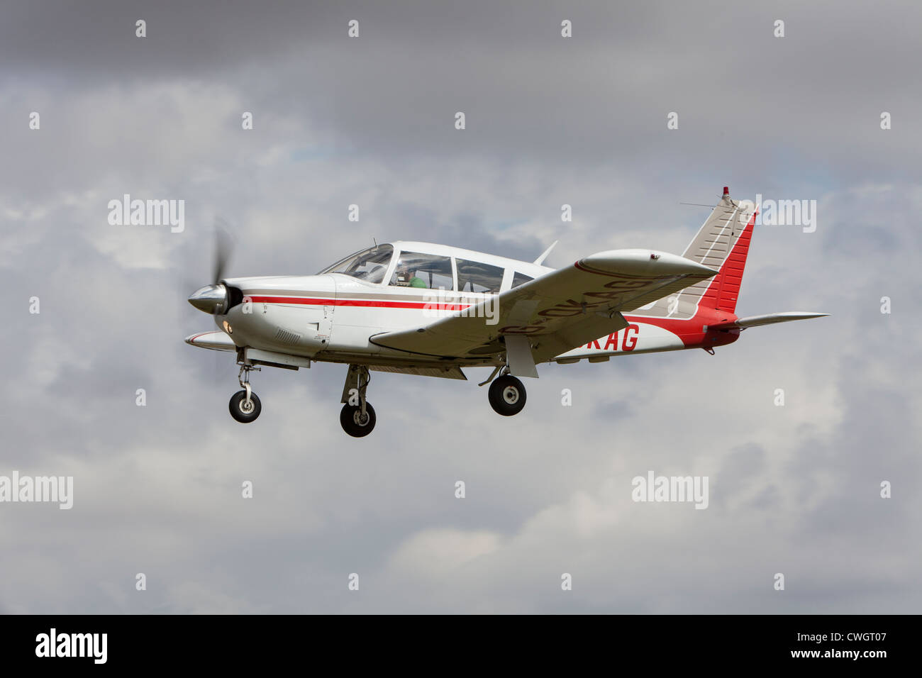 Piper PA-28 Cherokee Arrow Leichtflugzeugen, Reg G-OKAG, bei kleinen ...