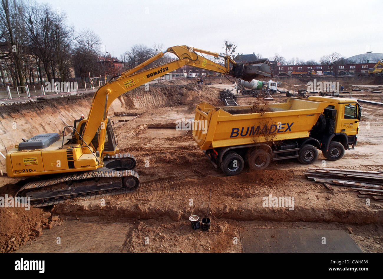 Hydraulikbagger zum nachladen -Fotos und -Bildmaterial in hoher Auflösung – Alamy