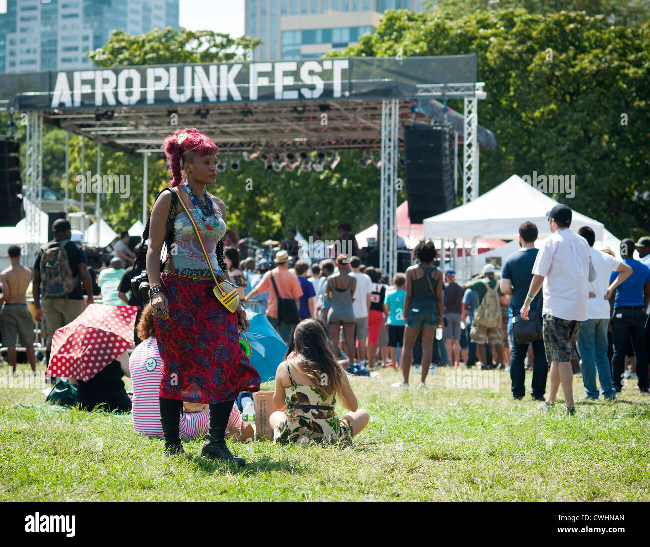 Besucher auf dem AfroPunk Festival in Commodore Barry Park in Brooklyn ...