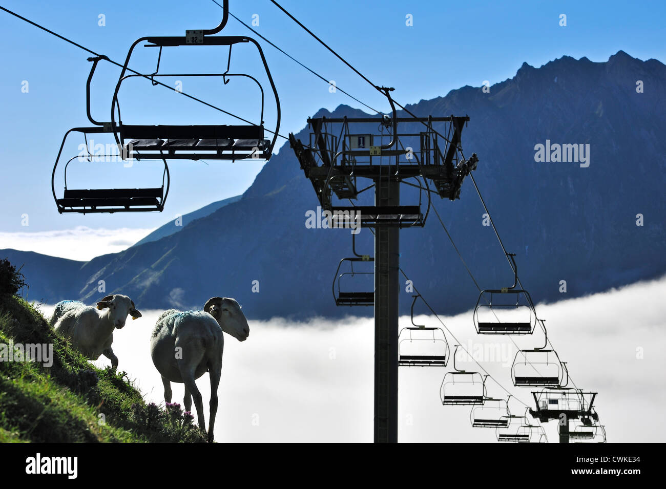 Sessellift im skigebiet sommer -Fotos und -Bildmaterial in hoher ...