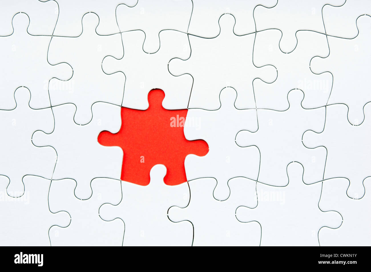 Jigsaw Puzzle in weiß mit ein fehlendes Stück Stockfotografie - Alamy