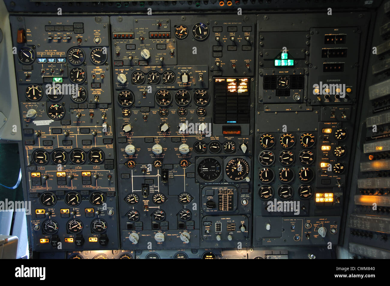 Dc 10 Cockpit Stockfotos und -bilder Kaufen - Alamy