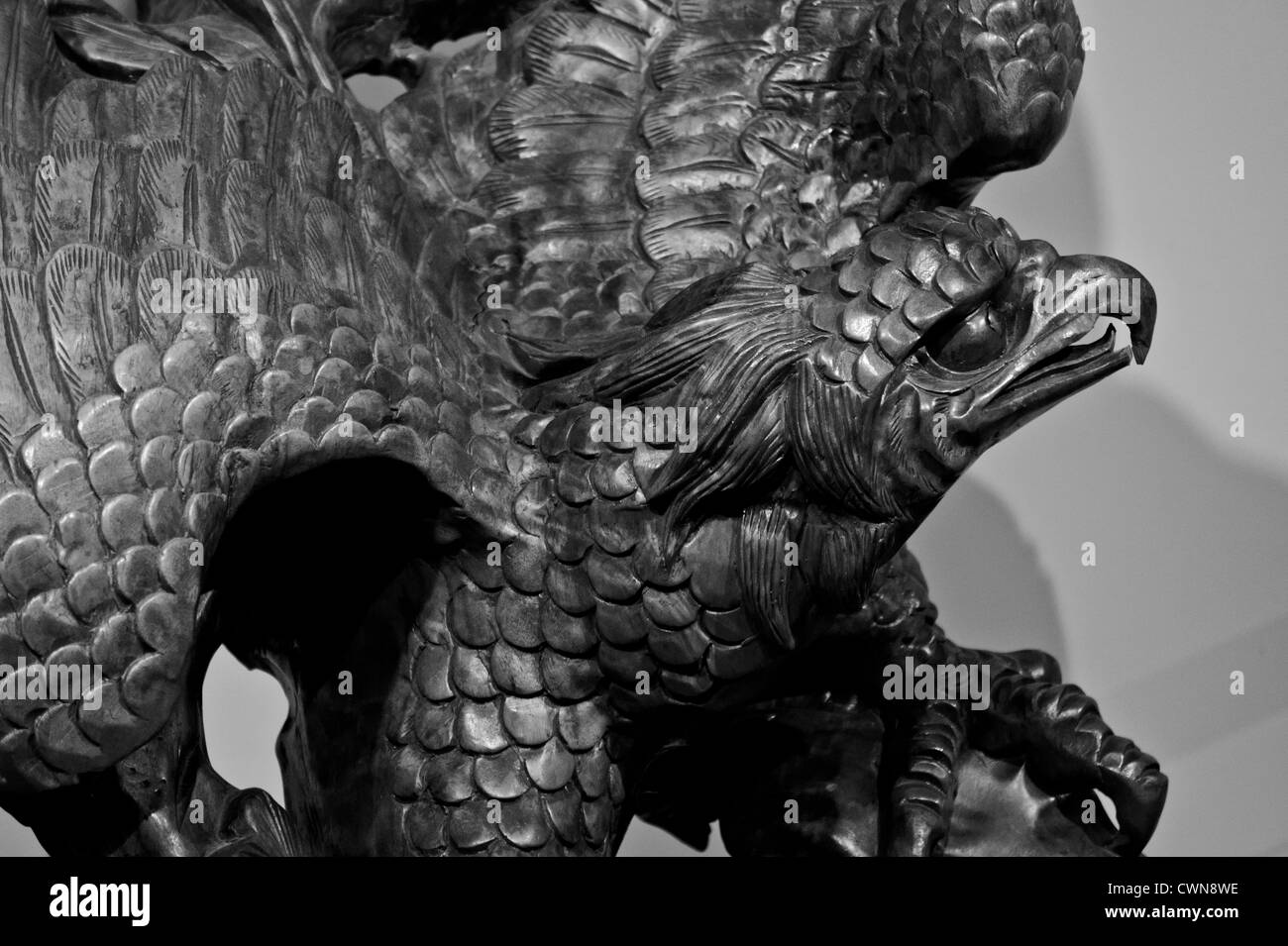 Aus holz geschnitzter adler -Fotos und -Bildmaterial in hoher Auflösung – Alamy