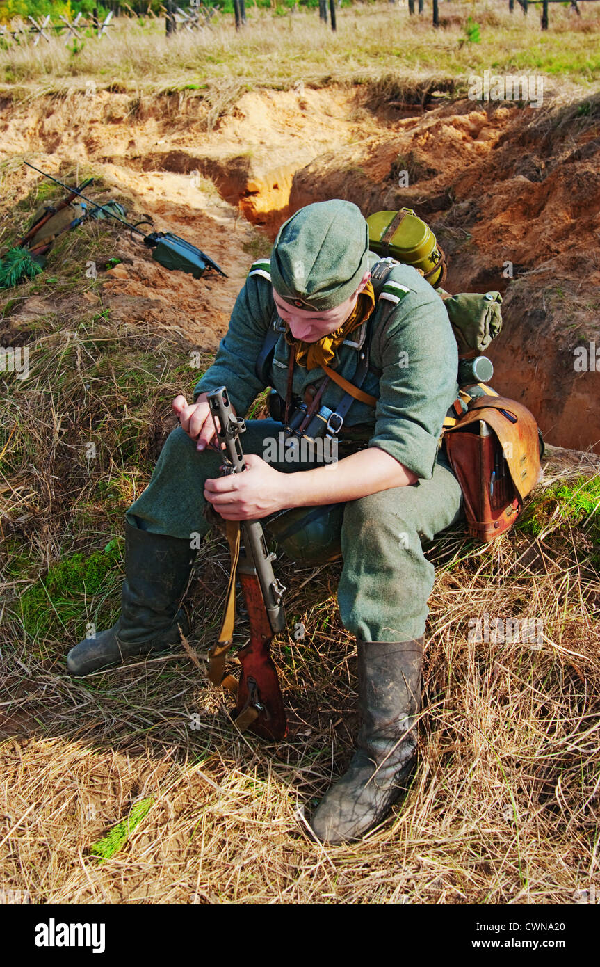 Uniform tarnung kopf schrotflinte bewaffnet -Fotos und -Bildmaterial in ...