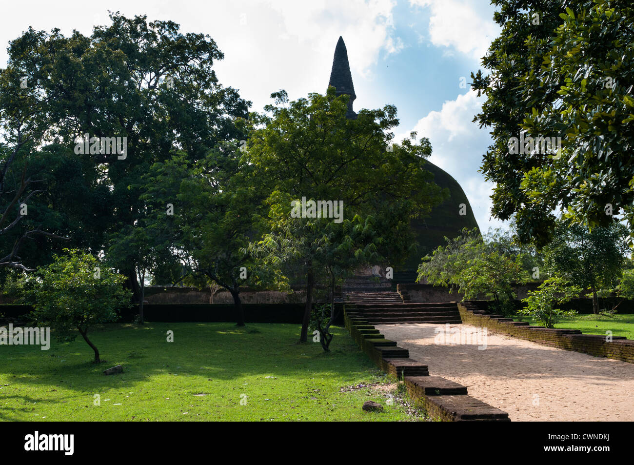 Indischer stupa -Fotos und -Bildmaterial in hoher Auflösung - Seite 2 ...