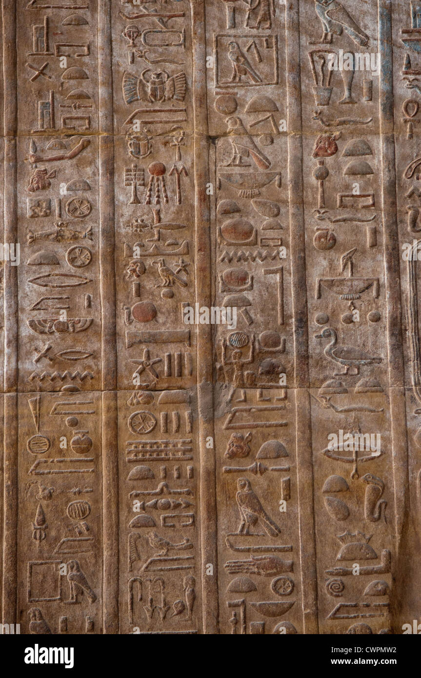 Uralte Hieroglyphen Horus Tempel Edfu Ägypten Stockfotografie - Alamy