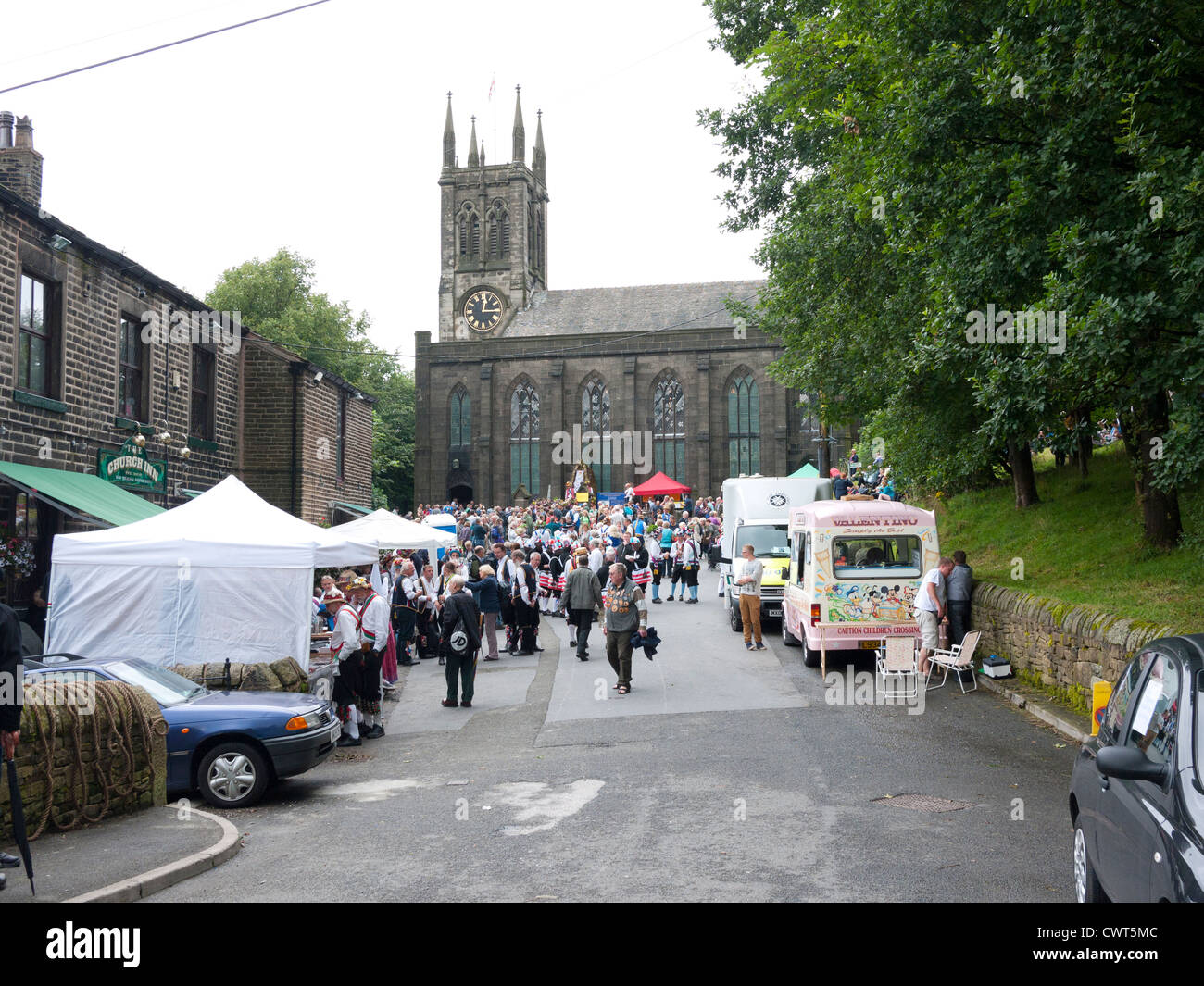 Pfarrei Kirche St. Chad während der Rushcart Festival, Uppermill ...