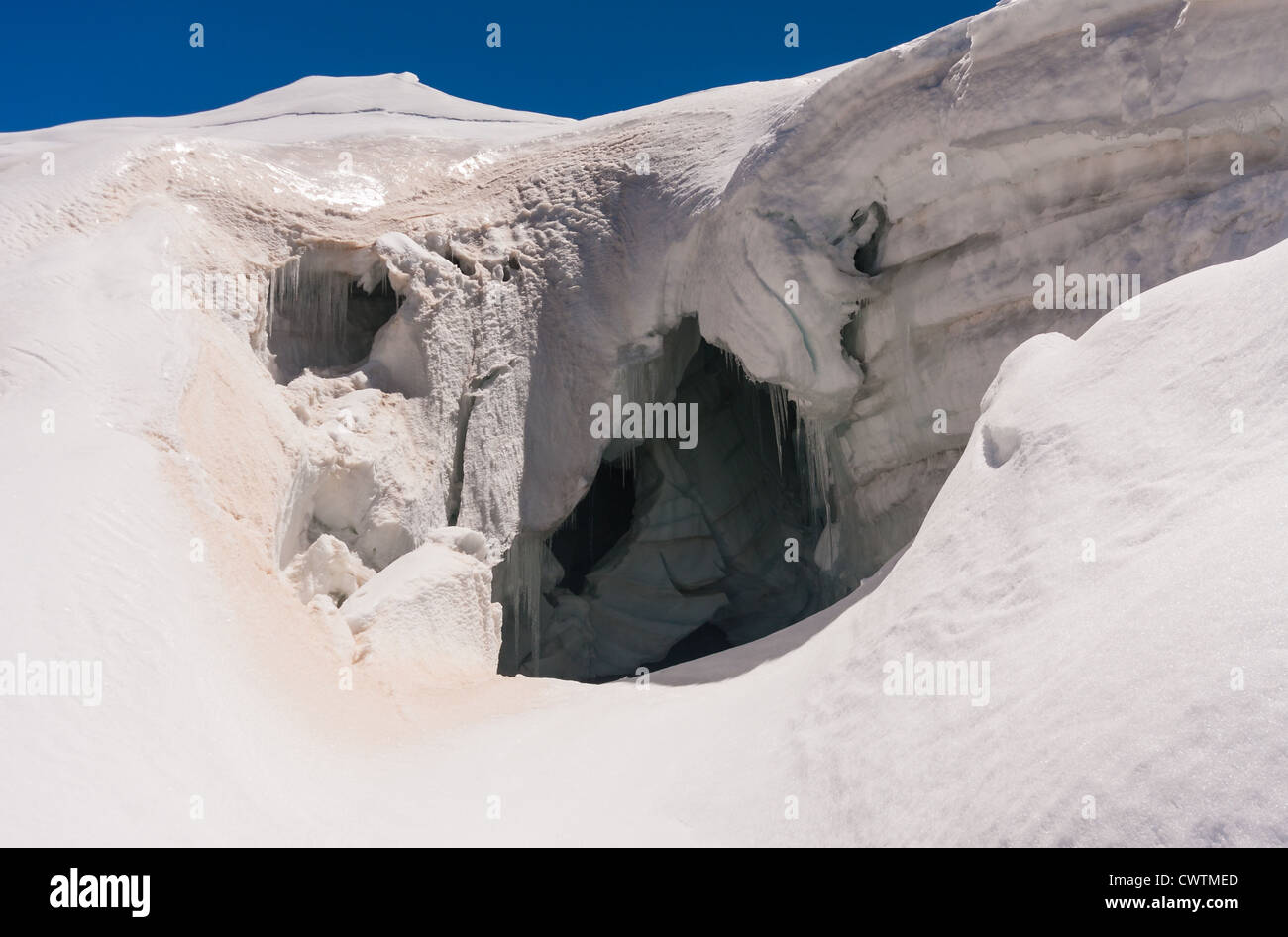 Blaue gletscherspalte -Fotos und -Bildmaterial in hoher Auflösung – Alamy