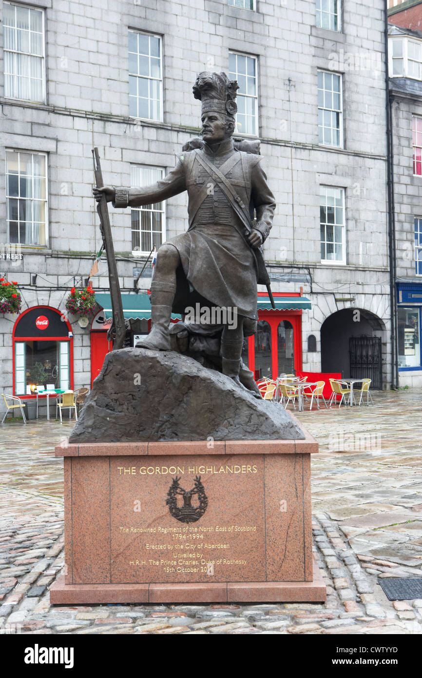 die Gordon Highlanders Statue Castlegate Aberdeen Schottland ...