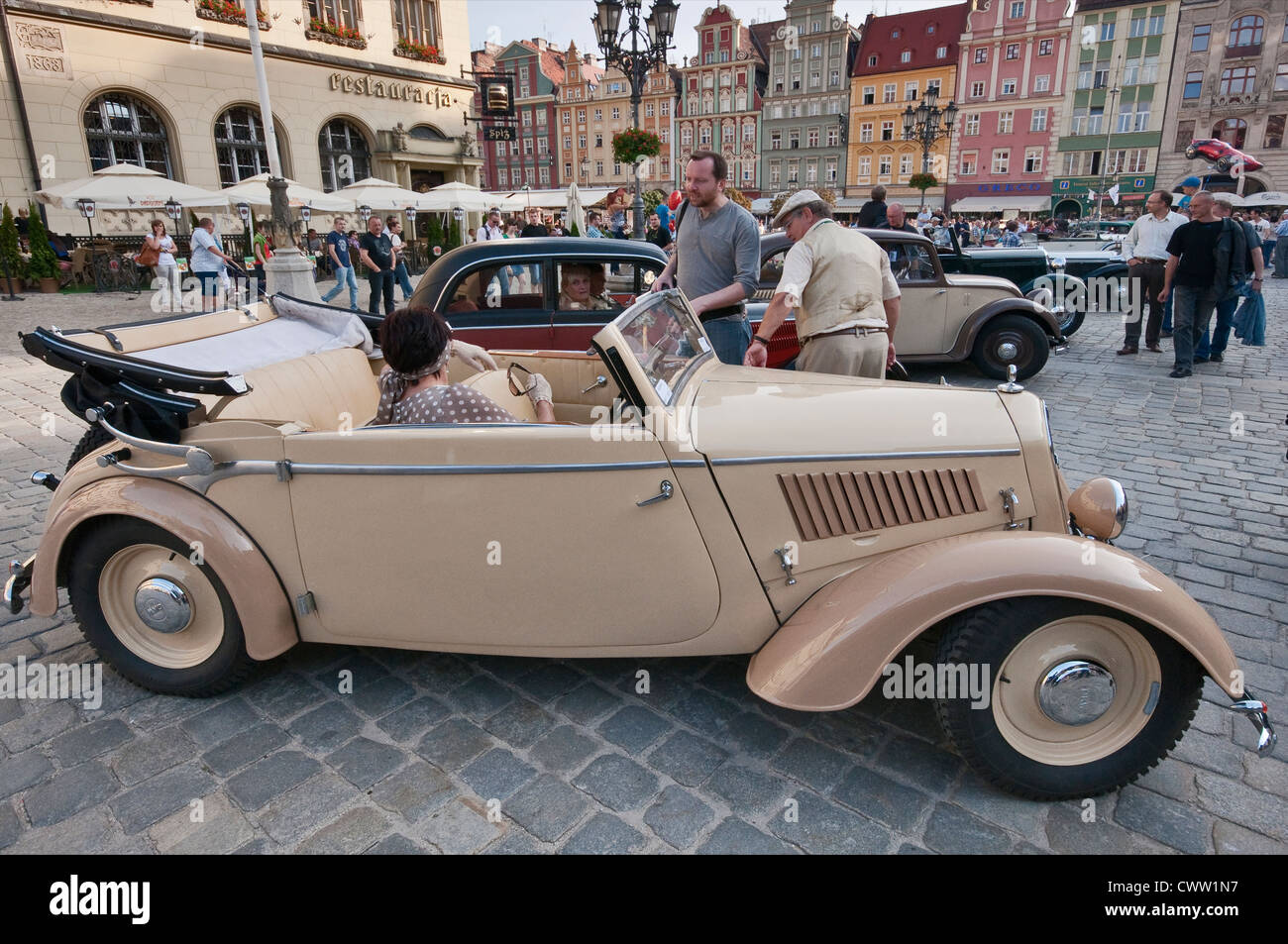 1937 DKW F7 Roadster auf Motoclassic Auto show am Rynek (Marktplatz) in ...