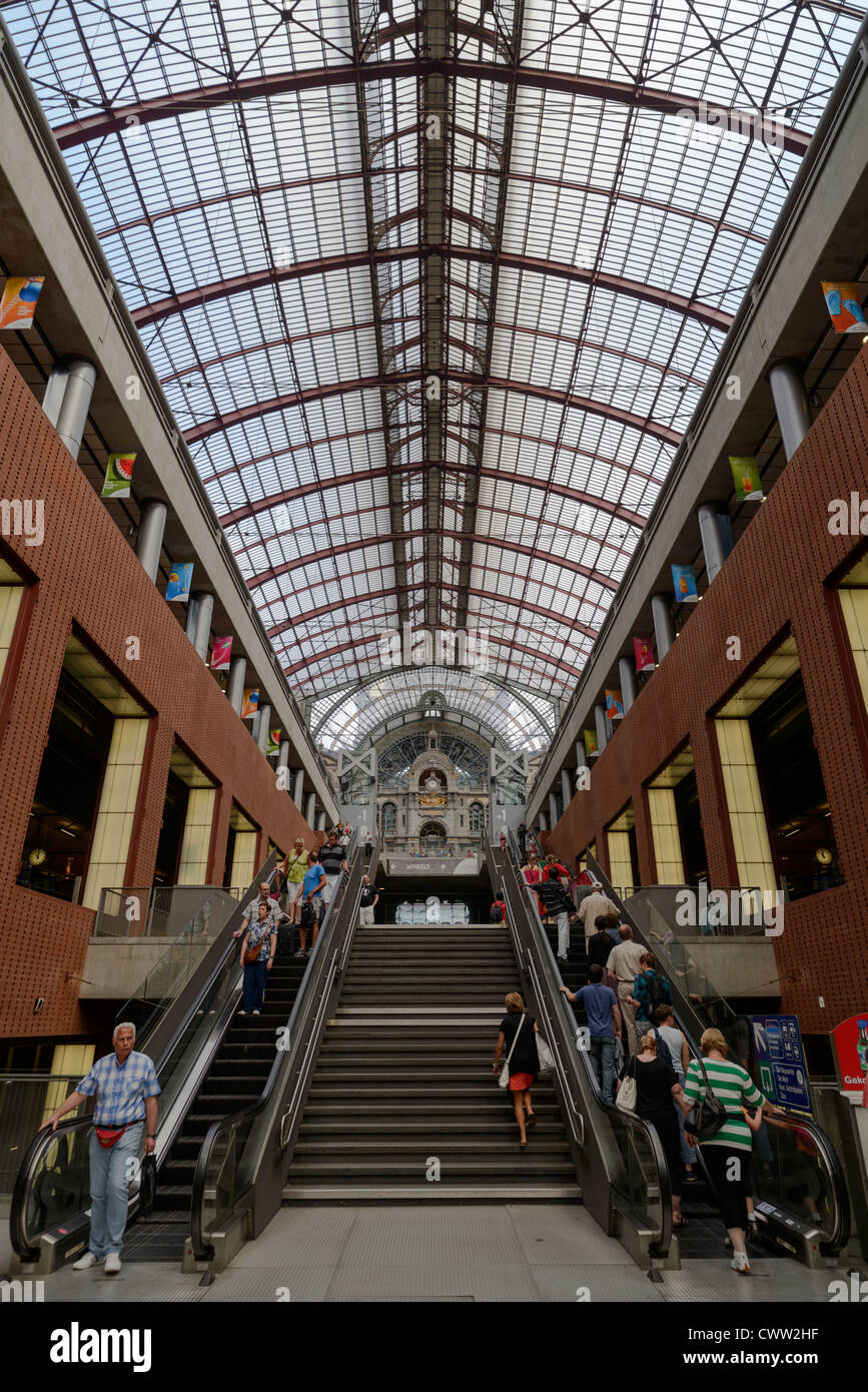 Innenraum des hauptbahnhofs antwerpen Stockfotos und -bilder Kaufen ...