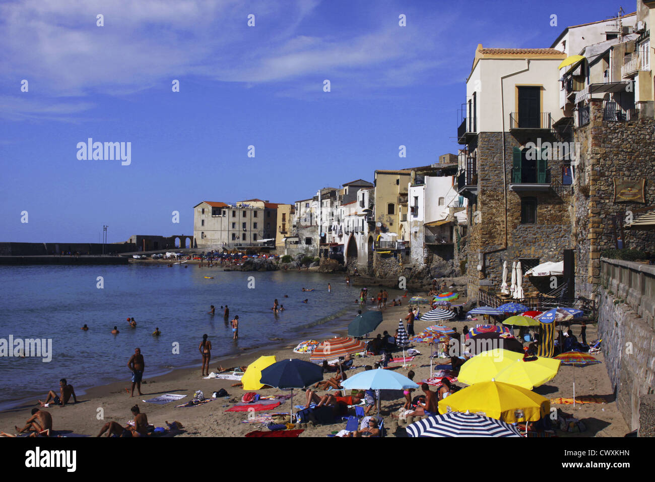 Strand und fischerhafen von cefalu Stockfotos und -bilder Kaufen - Alamy