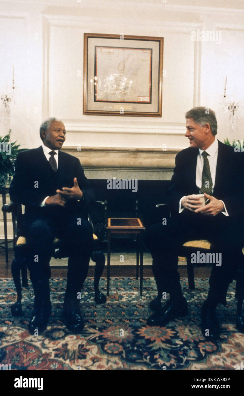 Nelson mandela und bill clinton -Fotos und -Bildmaterial in hoher ...