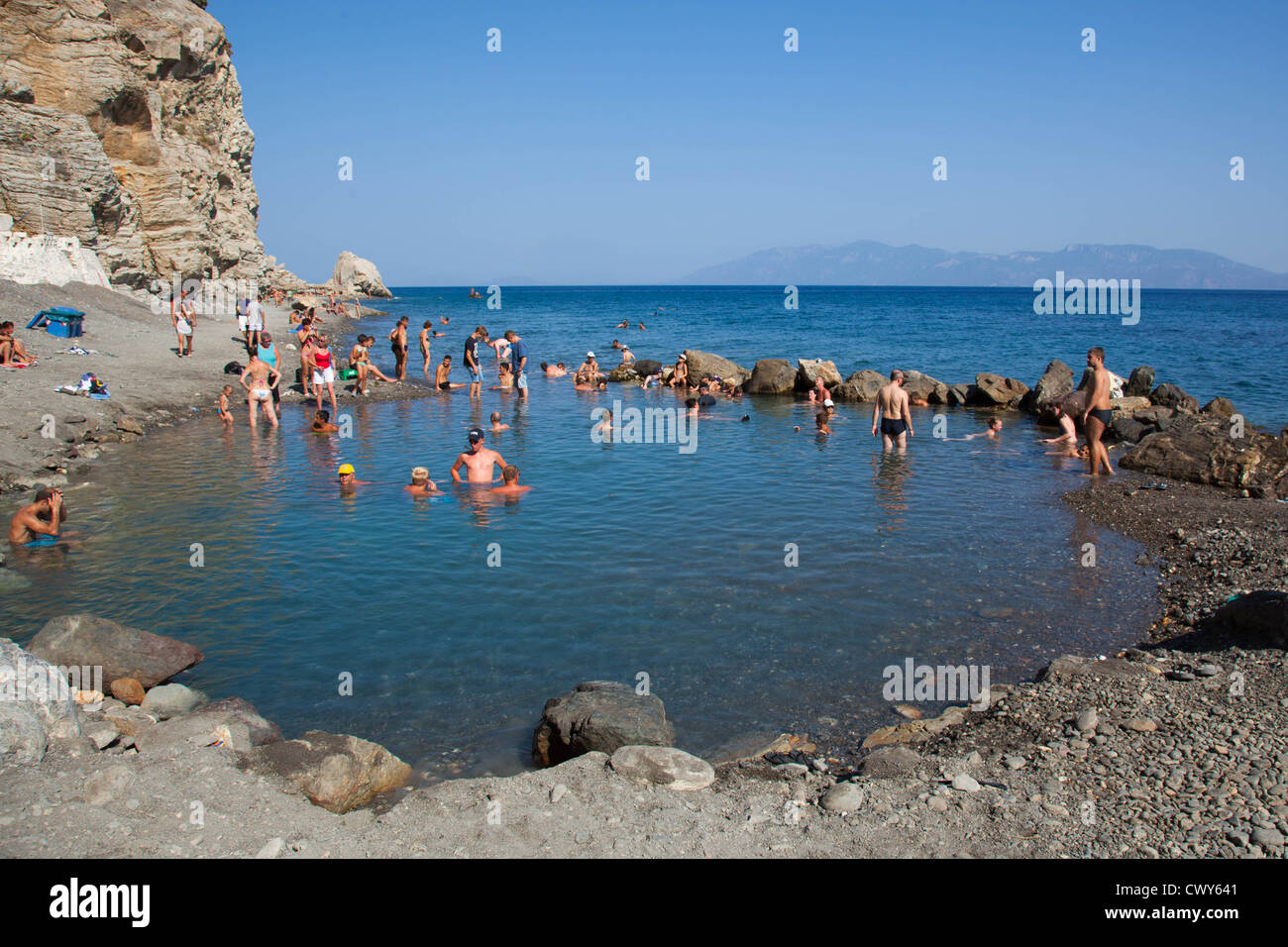 Baden in den heißen Quellen bei Embros Thermes auf der griechischen ...