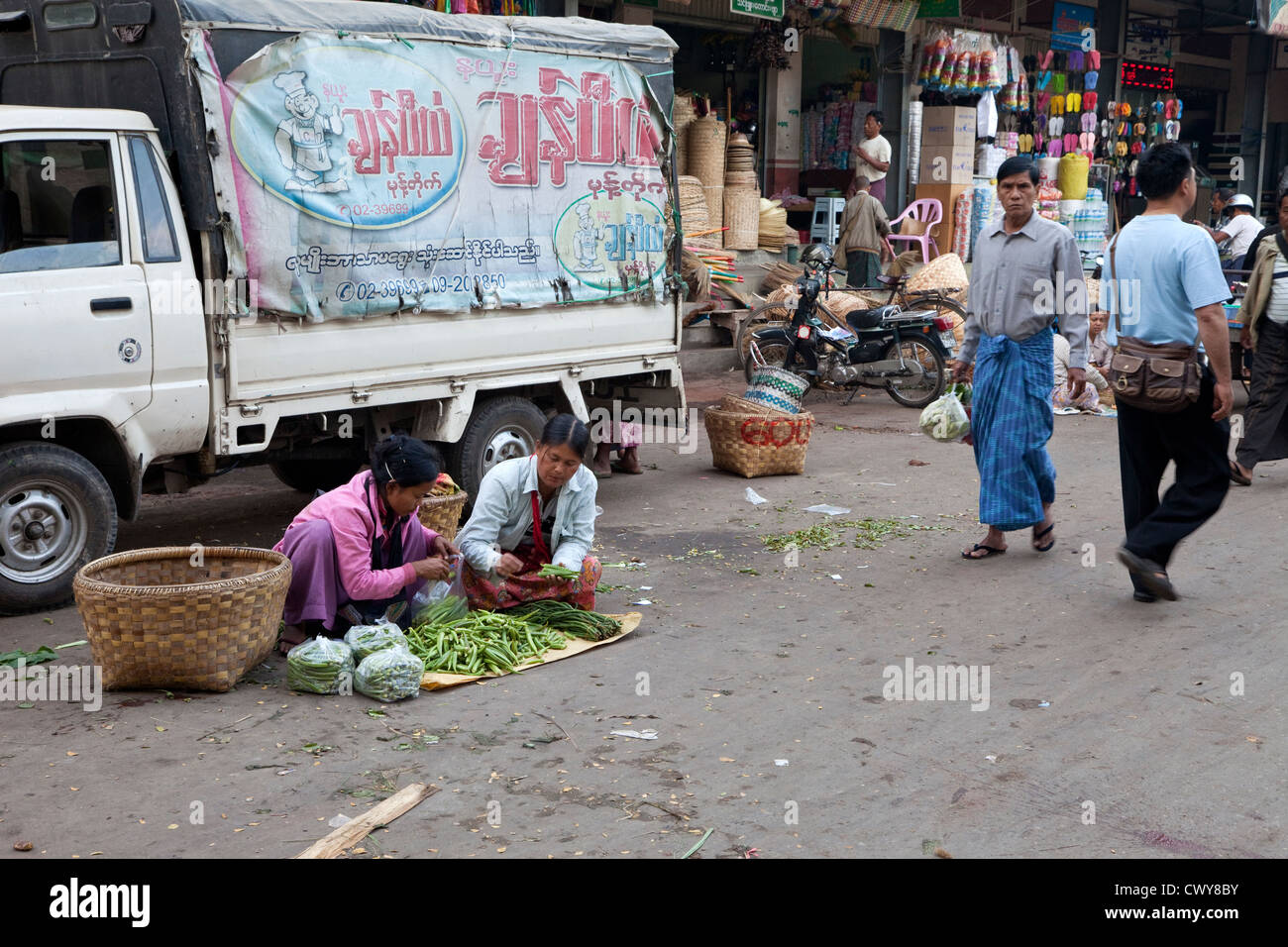 Longyi myanmar -Fotos und -Bildmaterial in hoher Auflösung – Alamy