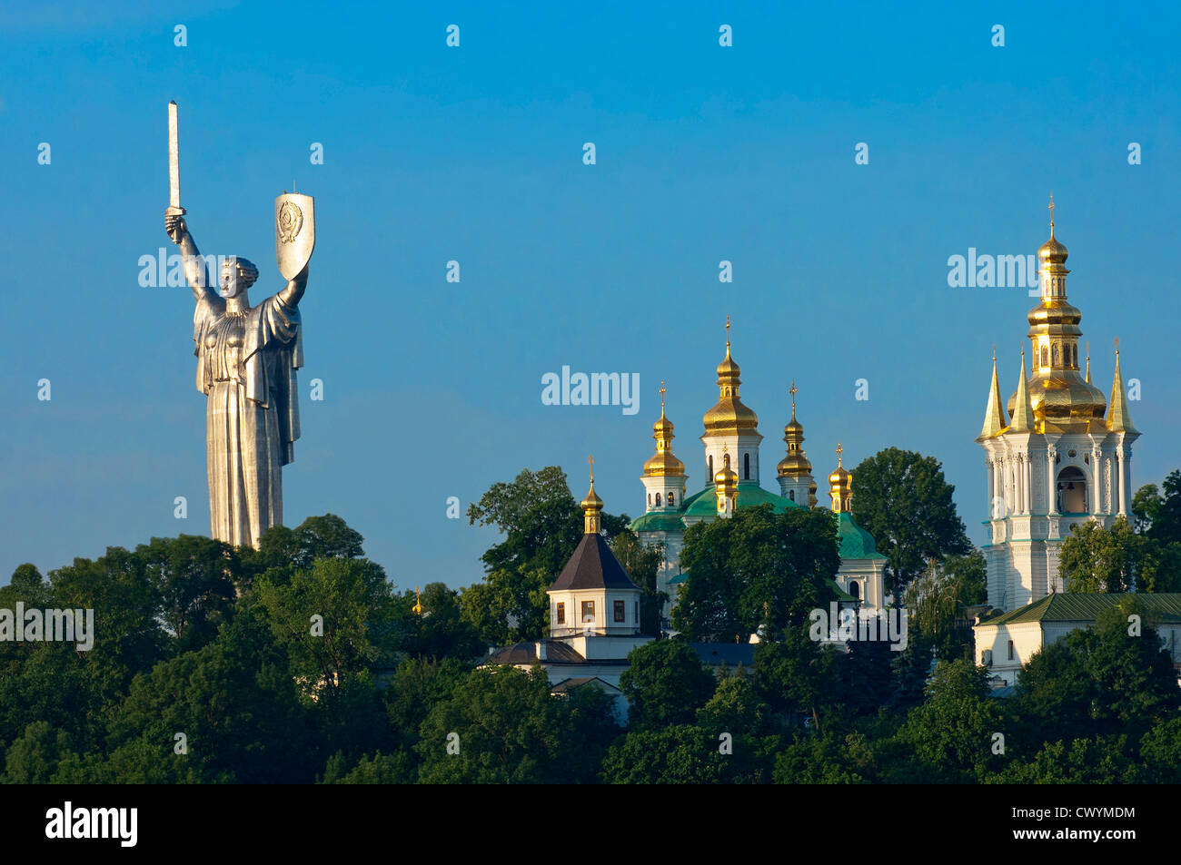 Motherland statue rodina mat kiev -Fotos und -Bildmaterial in hoher ...