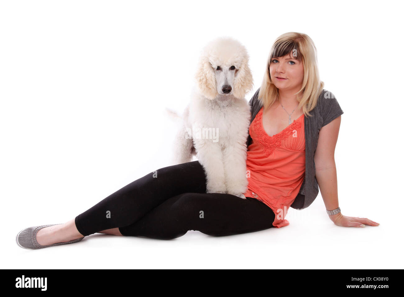 Königspudel frau -Fotos und -Bildmaterial in hoher Auflösung – Alamy