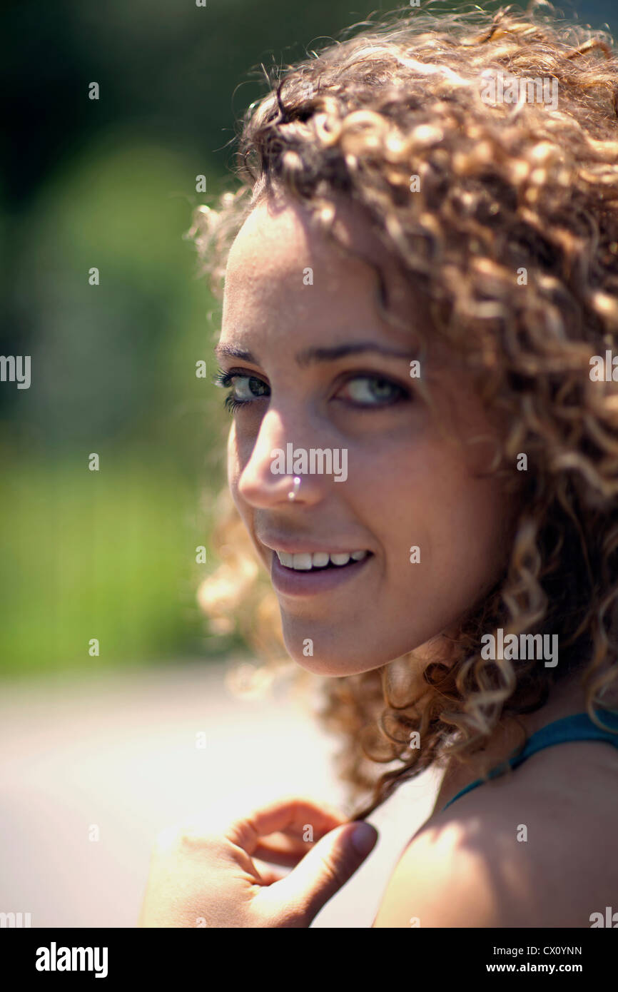 Frau Mit Nasenring Stockfotos und -bilder Kaufen - Alamy