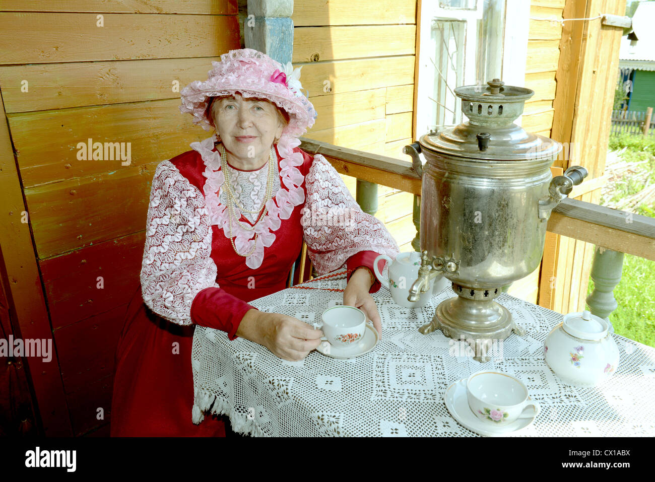 Russische frau -Fotos und -Bildmaterial in hoher Auflösung – Alamy