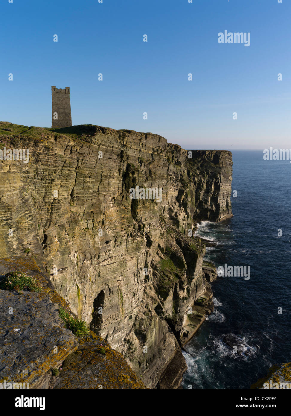 dh Marwick Head BIRSAY ORKNEY Kitchener Memorial Meer Klippen RSPB ...