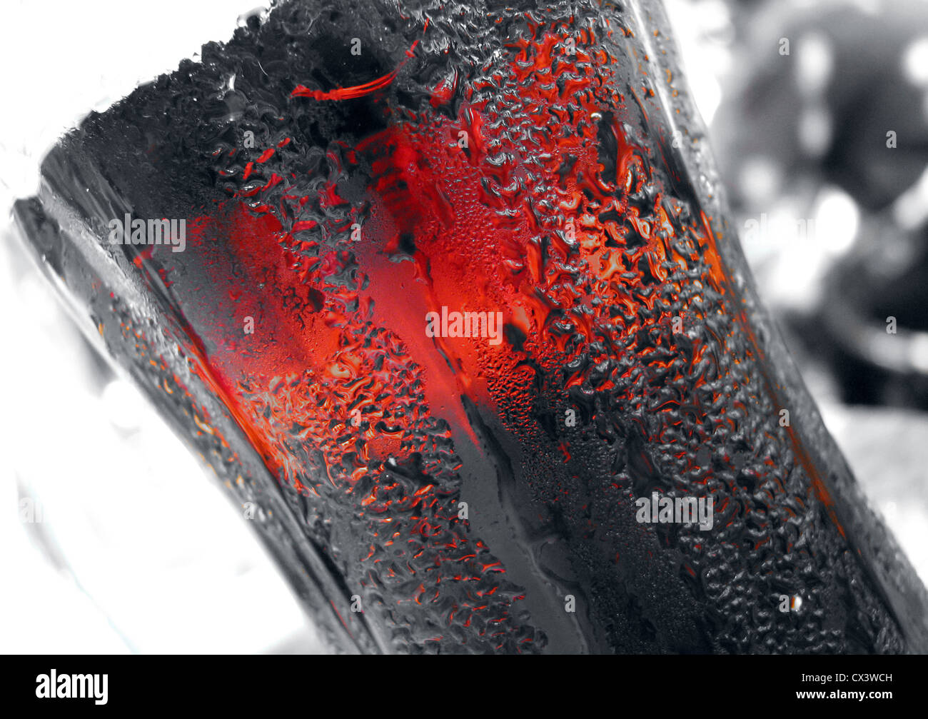 Eiskalte cola -Fotos und -Bildmaterial in hoher Auflösung – Alamy