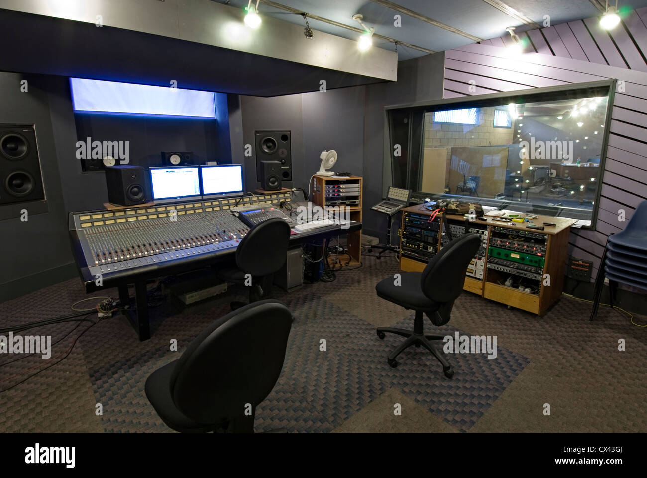 Sound control manchester -Fotos und -Bildmaterial in hoher Auflösung ...